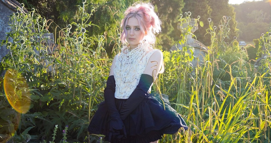 Lizzie Esau - Singer/Songwriter, Tour Dates 2024, Tickets, Concerts ...